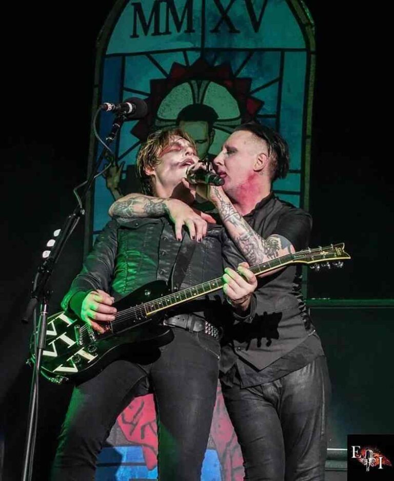 Tyler Bates Marilyn Manson: fine collaborazione live - BACKdigit Magazine